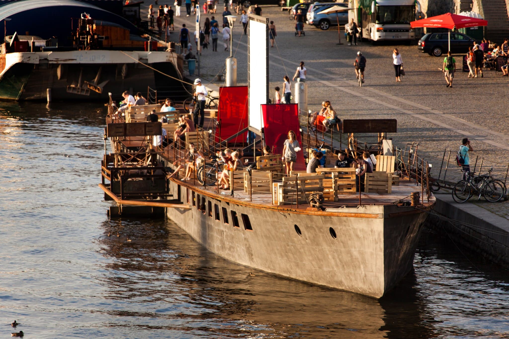 (A)VOID Gallery | spectaculare